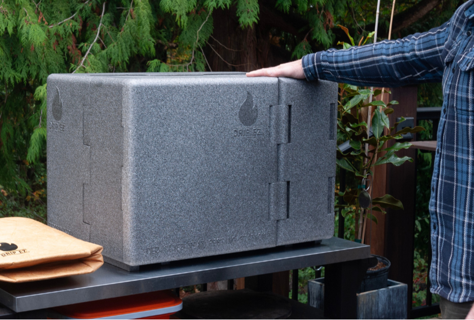 Rest EZ 'Que Crib Meat Resting Station - Includes Bamboo Cutting Board ...