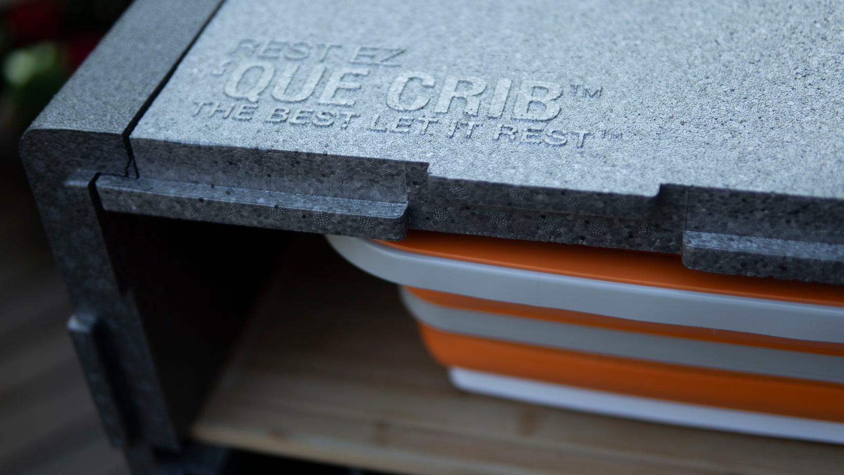 Rest EZ 'Que Crib Meat Resting Station - Includes Bamboo Cutting Board ...