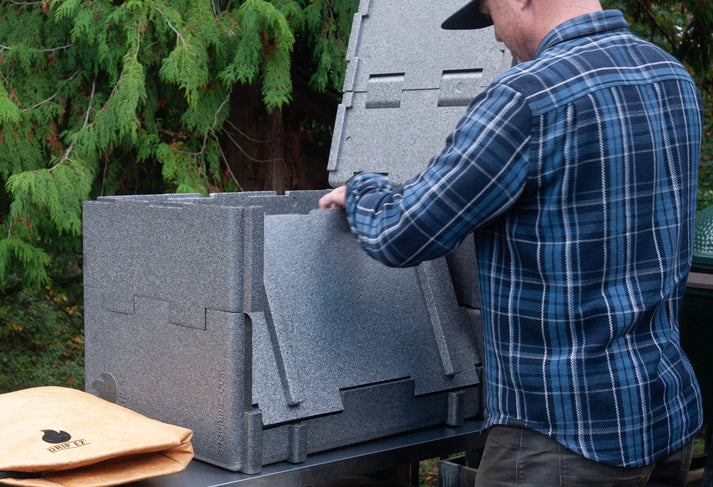 Rest EZ 'Que Crib Meat Resting Station - Includes Bamboo Cutting Board ...